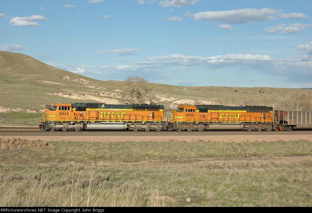 BNSF 8843